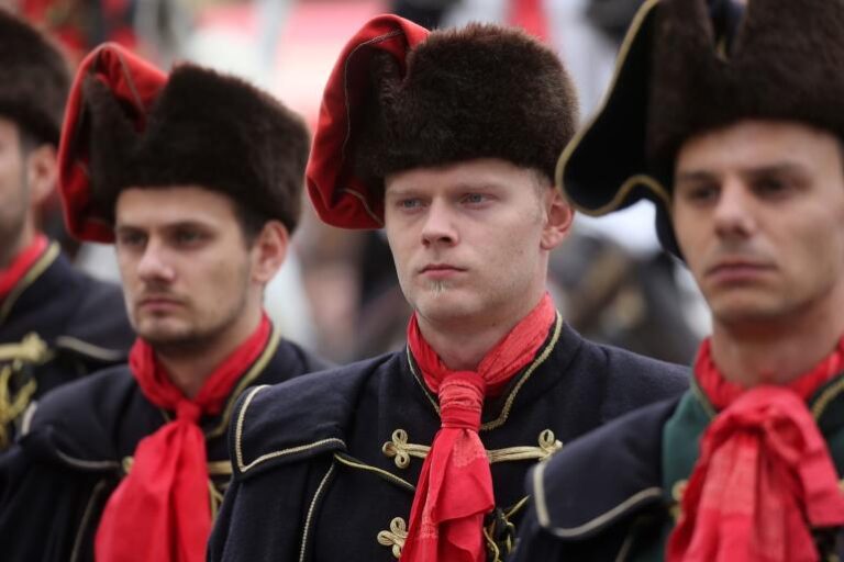 The history of the bow tie.From scarf to tie and bow tie. | TAILORS WORLD